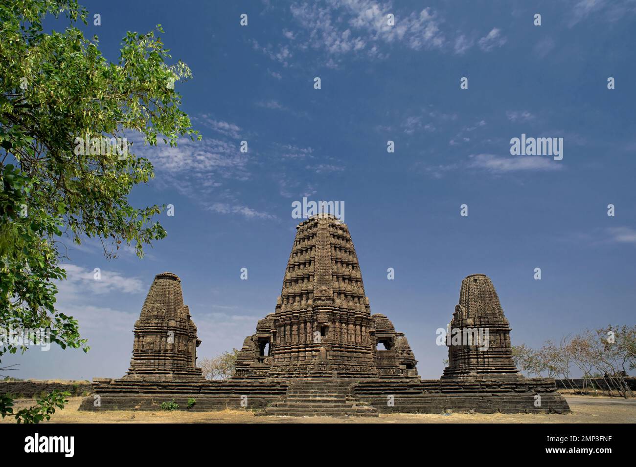 16-04-2009 Hemadpanthi style of architecture Gondeshwar Temple ...