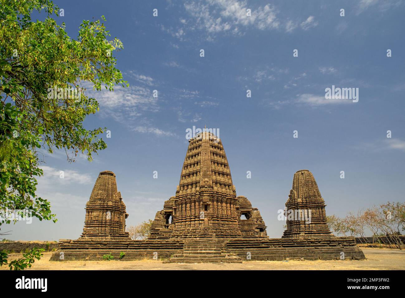 16-04-2009 Hemadpanthi style of architecture Gondeshwar Temple ...