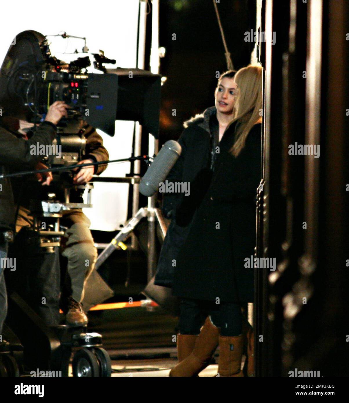 Exclusive!! Kate Hudson and Anne Hathaway shoot a scene for Bride Wars ...