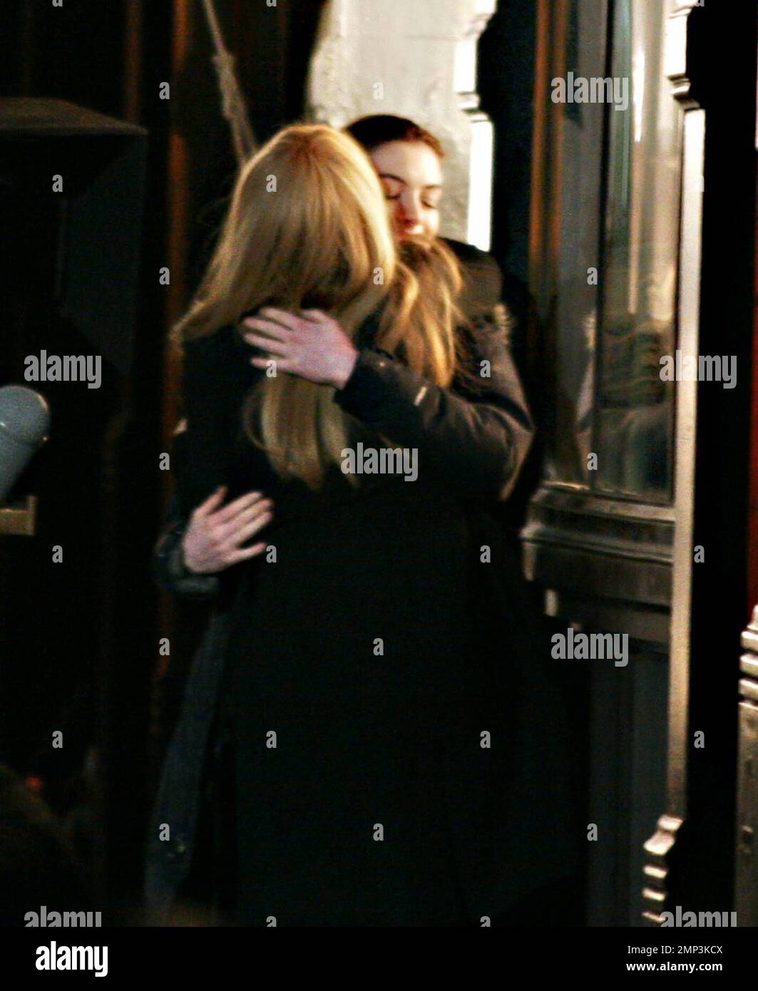 Exclusive!! Kate Hudson and Anne Hathaway shoot a scene for Bride Wars ...