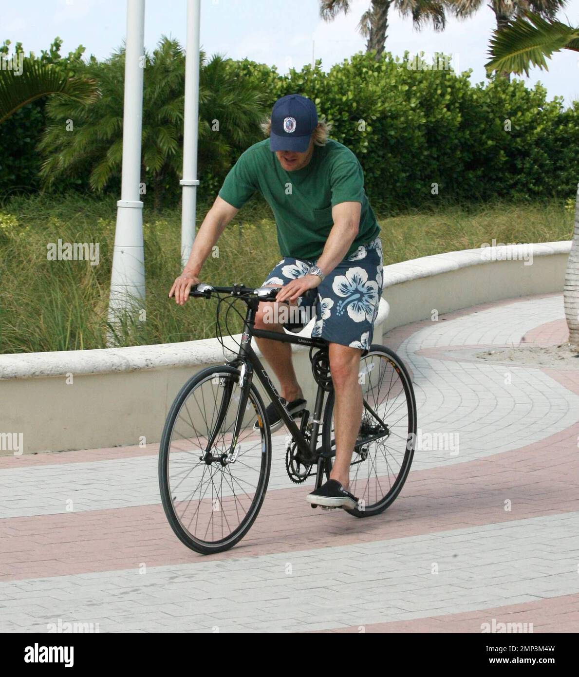 Exclusive!! Owen Wilson and Vince Vaughn take a Sunday afternoon bike ...