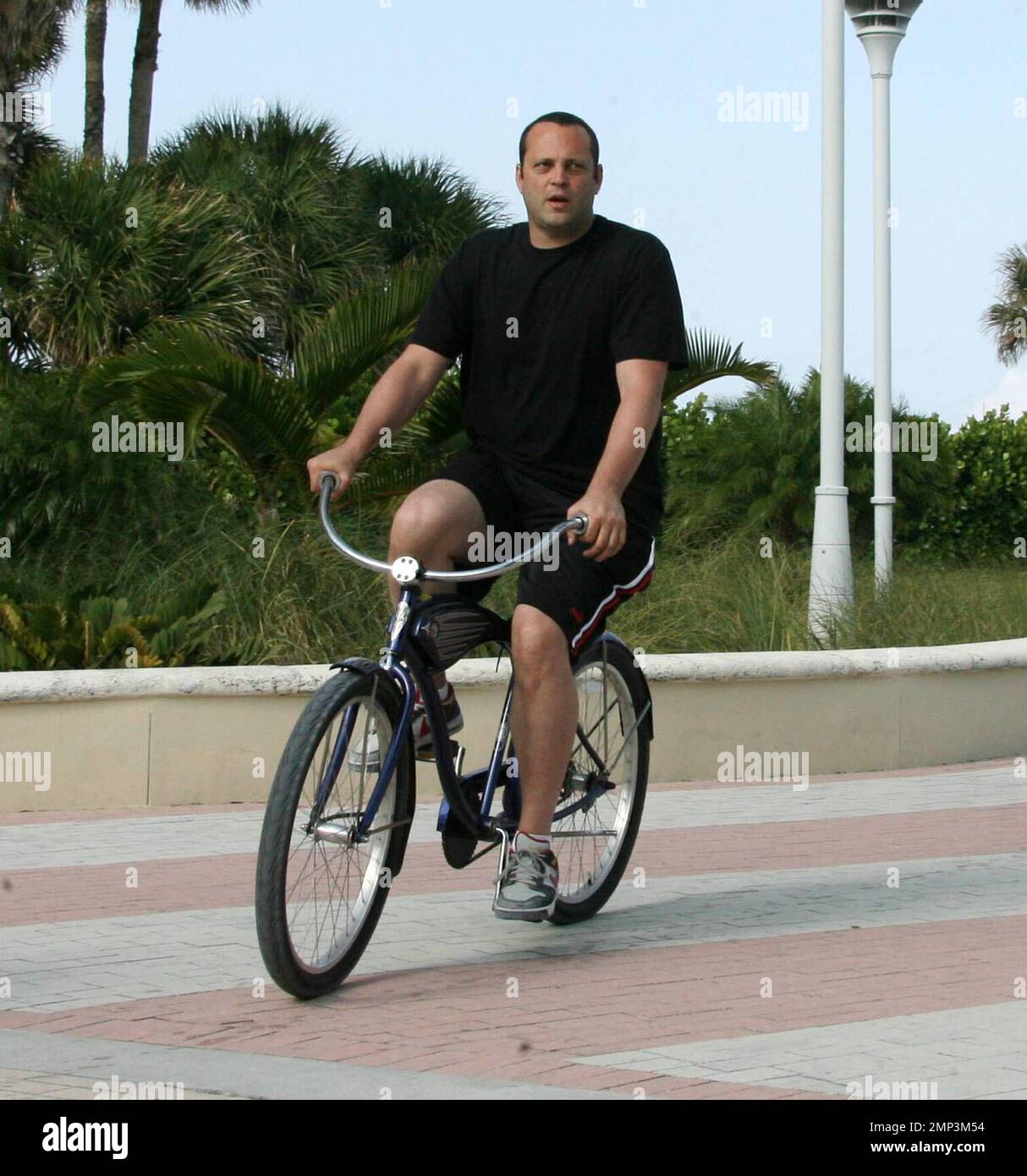 Exclusive!! Owen Wilson and Vince Vaughn take a Sunday afternoon bike ...