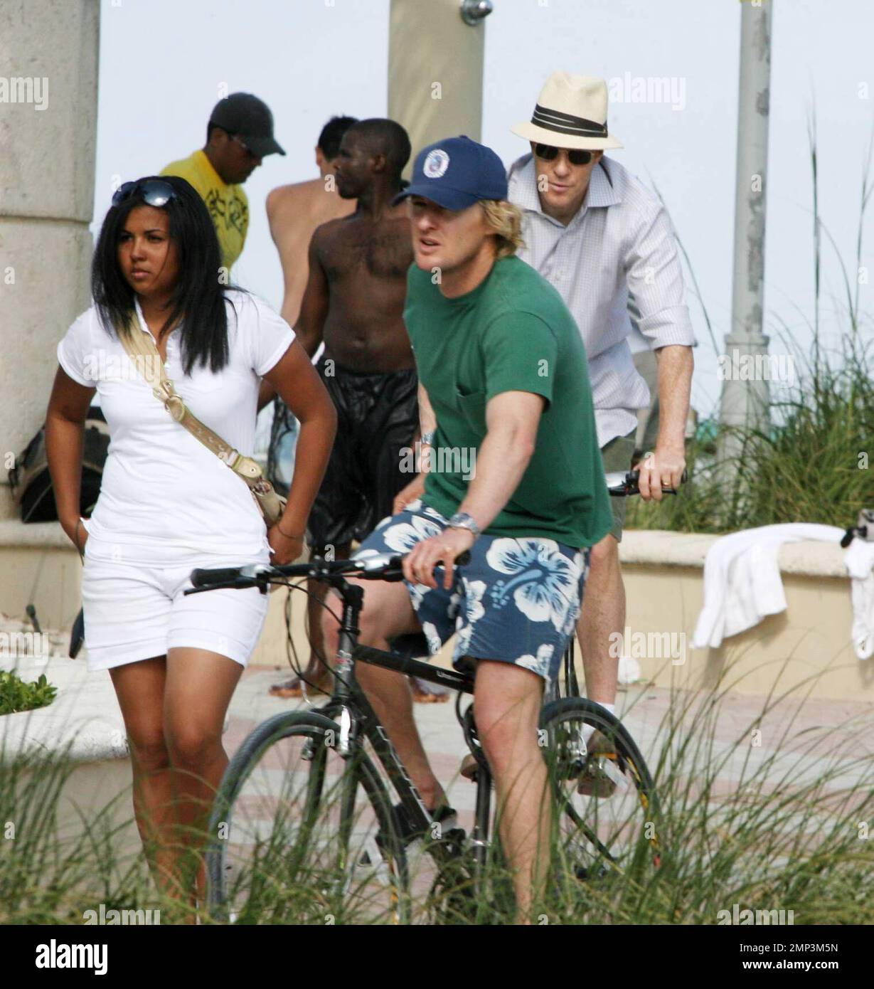 Exclusive!! Owen Wilson and Vince Vaughn take a Sunday afternoon bike ...
