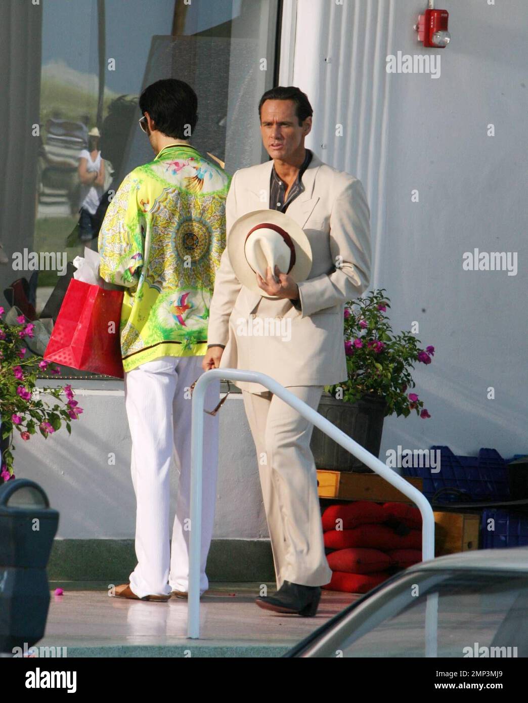 Jim Carrey films 'I Love You Phillip Morris' in the Art Deco District ...