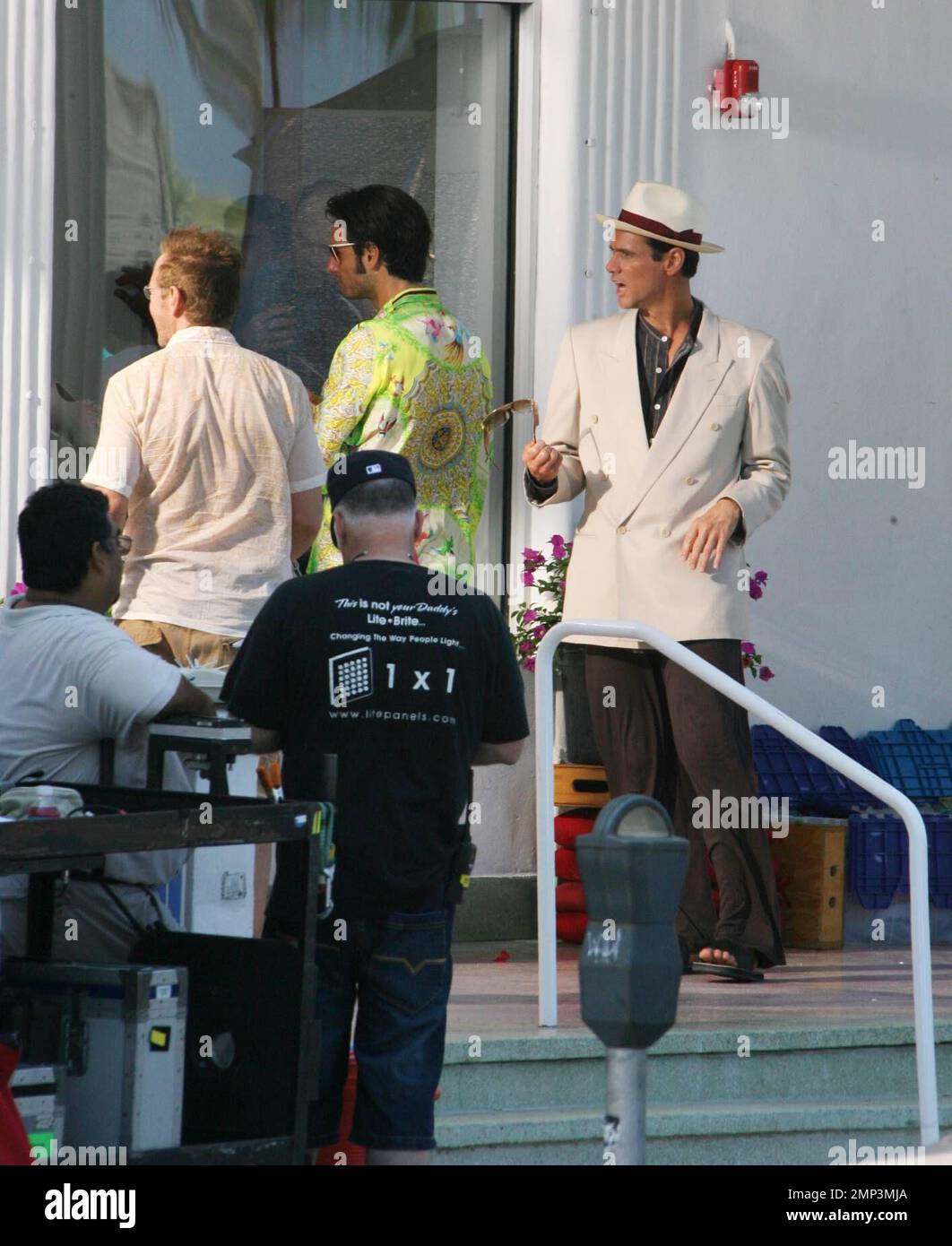 Jim Carrey films 'I Love You Phillip Morris' in the Art Deco District ...