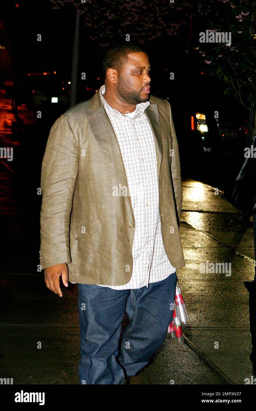 Exclusive!! Anthony Anderson leaves his Manhattan hotel with a group of ...