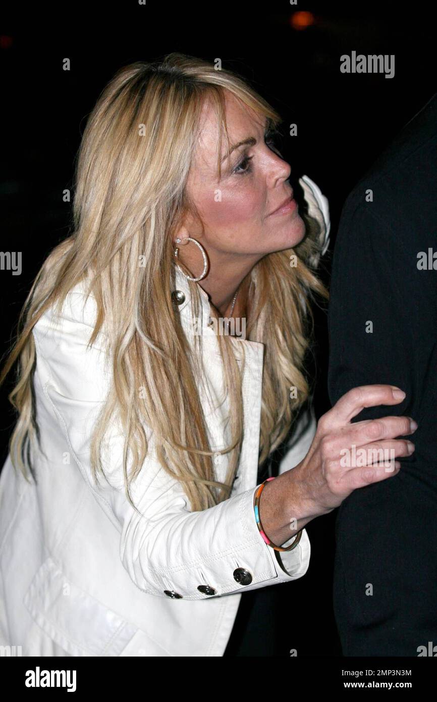 Exclusive!! Lindsay Lohan's mom, Dina Lohan, does her best to hide her ...