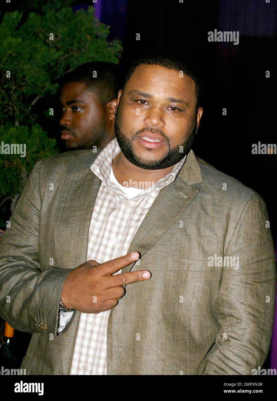 Exclusive!! Anthony Anderson leaves his Manhattan hotel with a group of ...