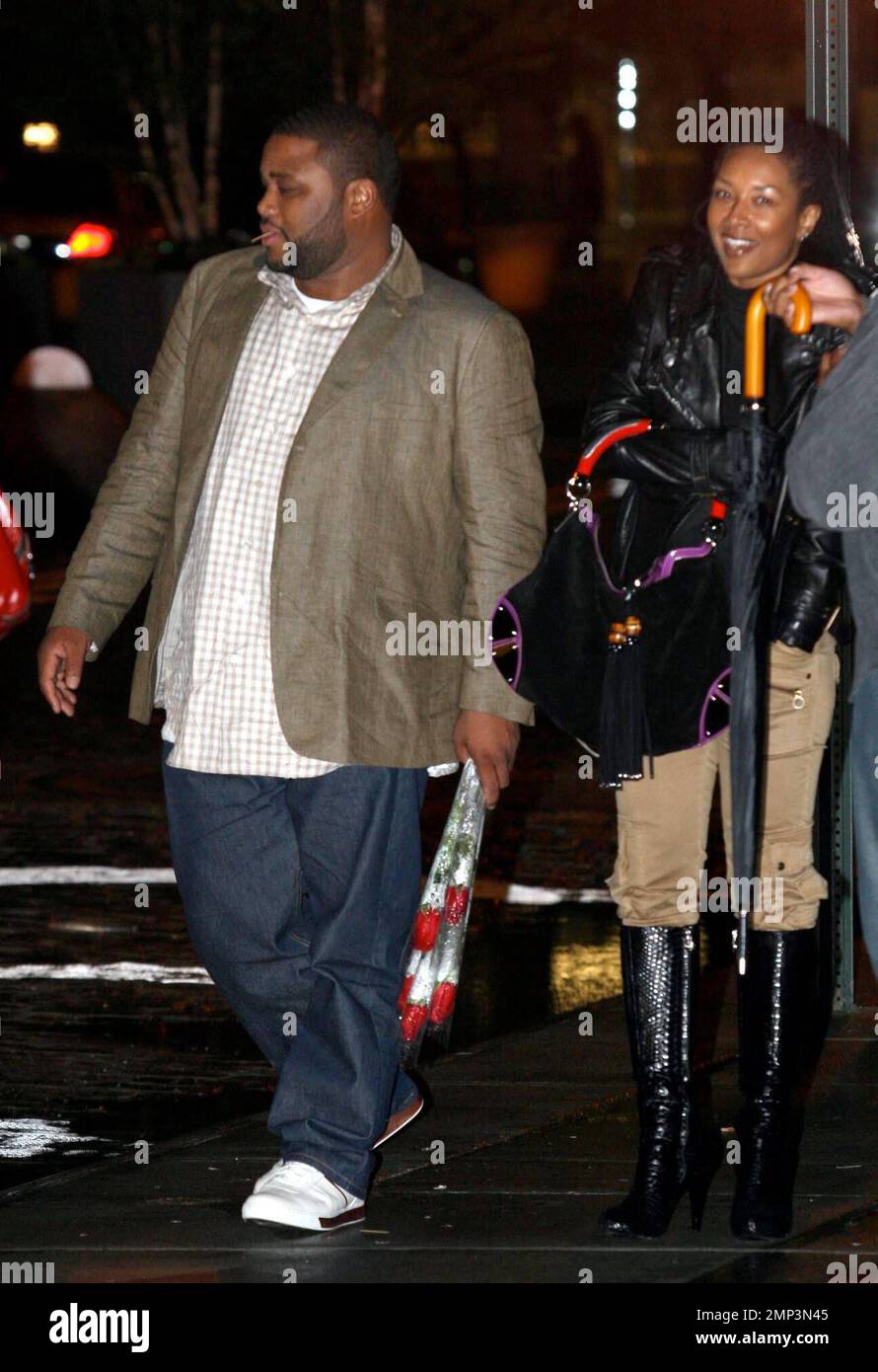 Exclusive!! Anthony Anderson leaves his Manhattan hotel with a group of ...