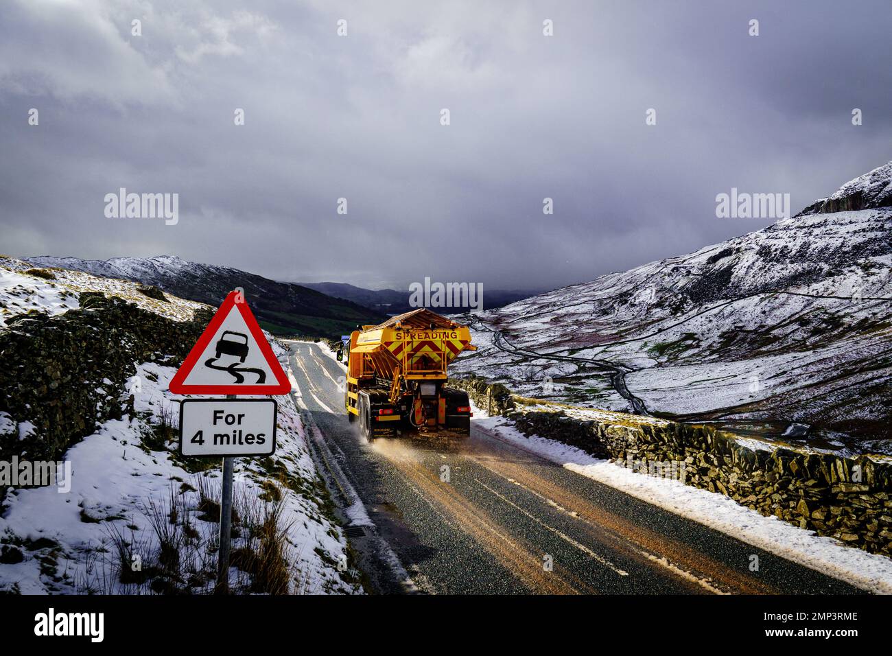 Grittier lorry spreading salt on mountain road Stock Photo - Alamy