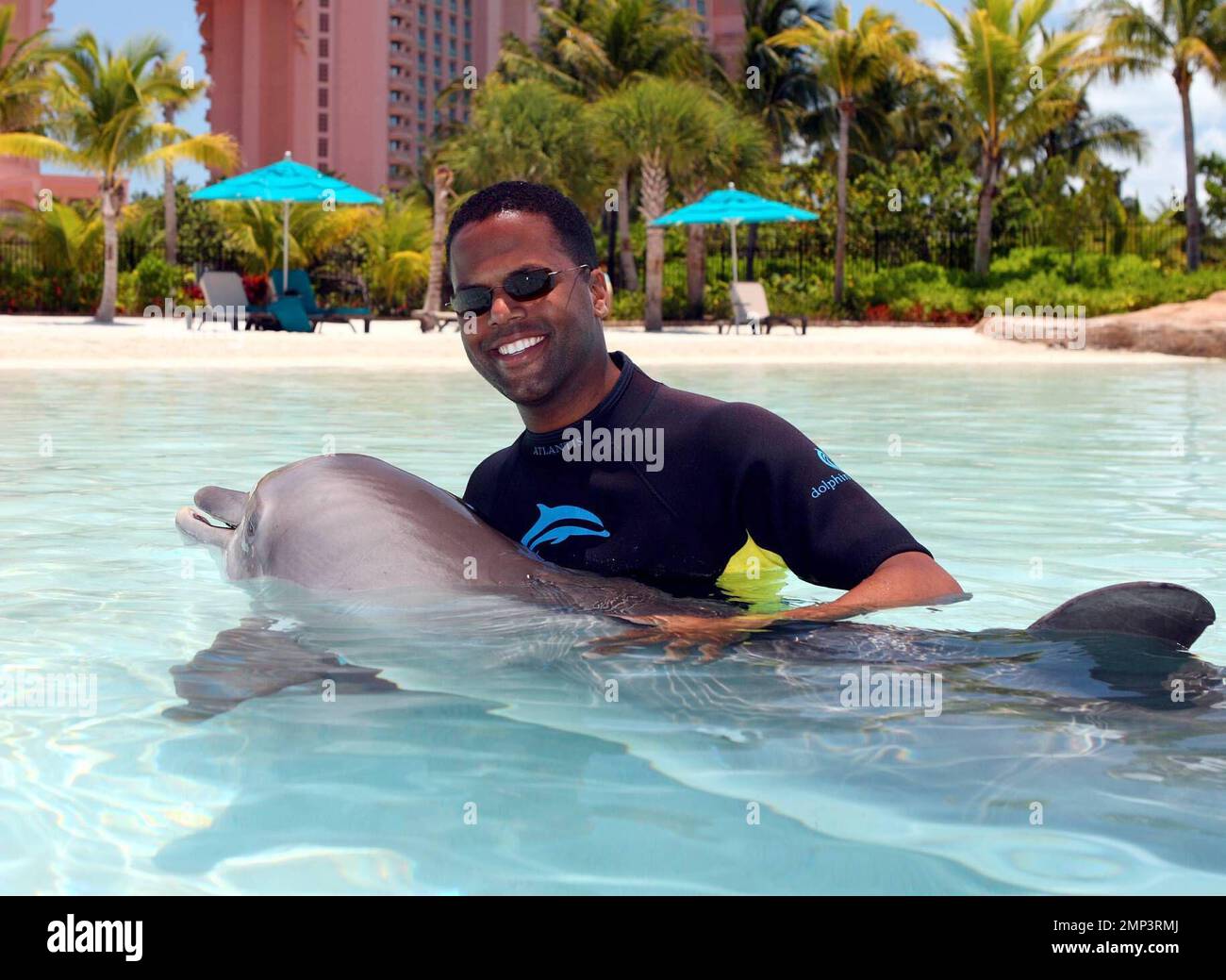 Exclusive!! Jenny McCarthy and Extra host A.J. Calloway film an exerpt ...