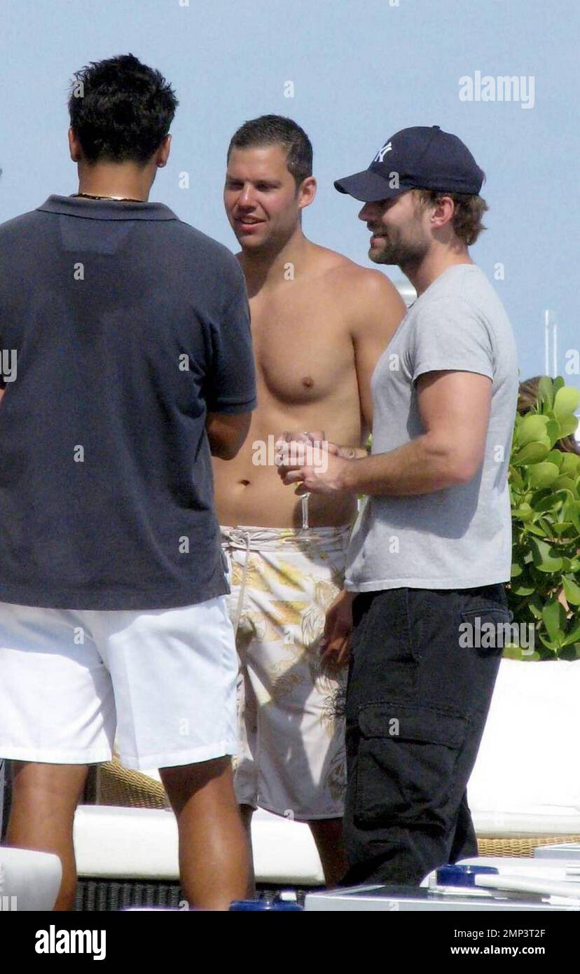 Exclusive!! Sean William Scott chats and enjoys drinks by the pool at ...