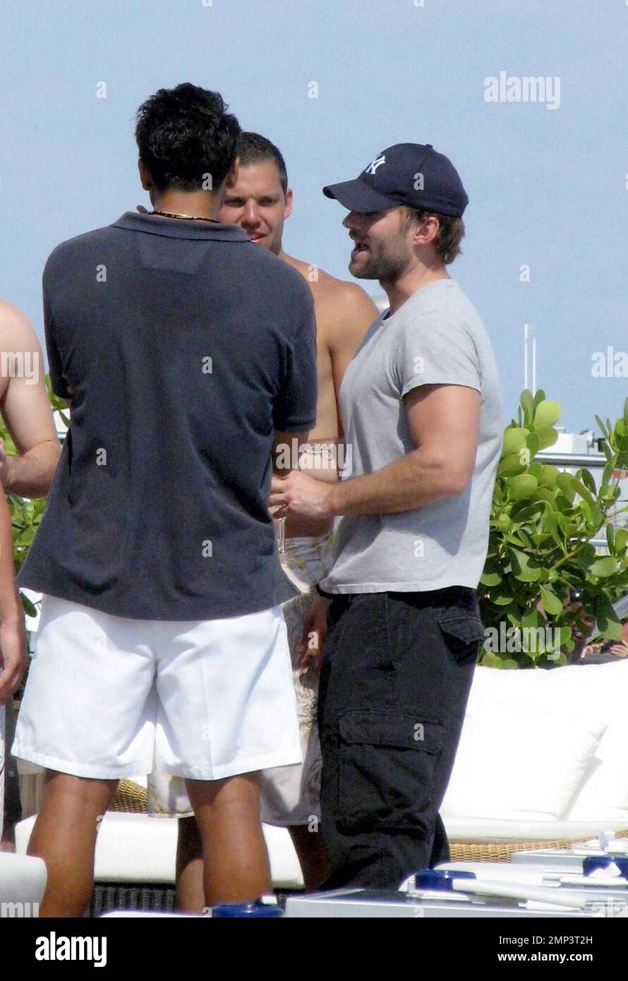 Exclusive!! Sean William Scott chats and enjoys drinks by the pool at ...