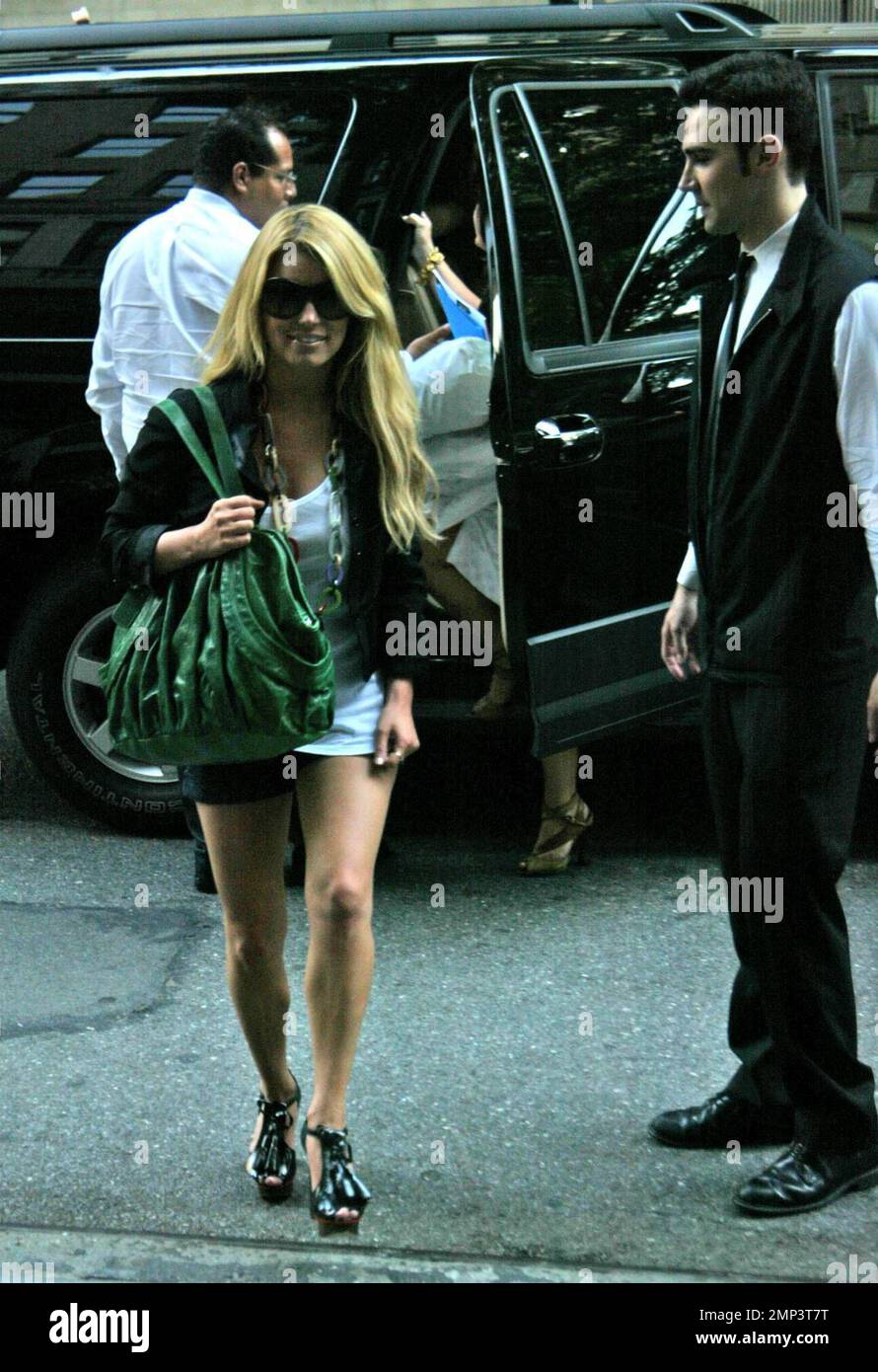 Jessica Simpson returns to her Manhattan hotel, New York, NY, 06/10/08 ...