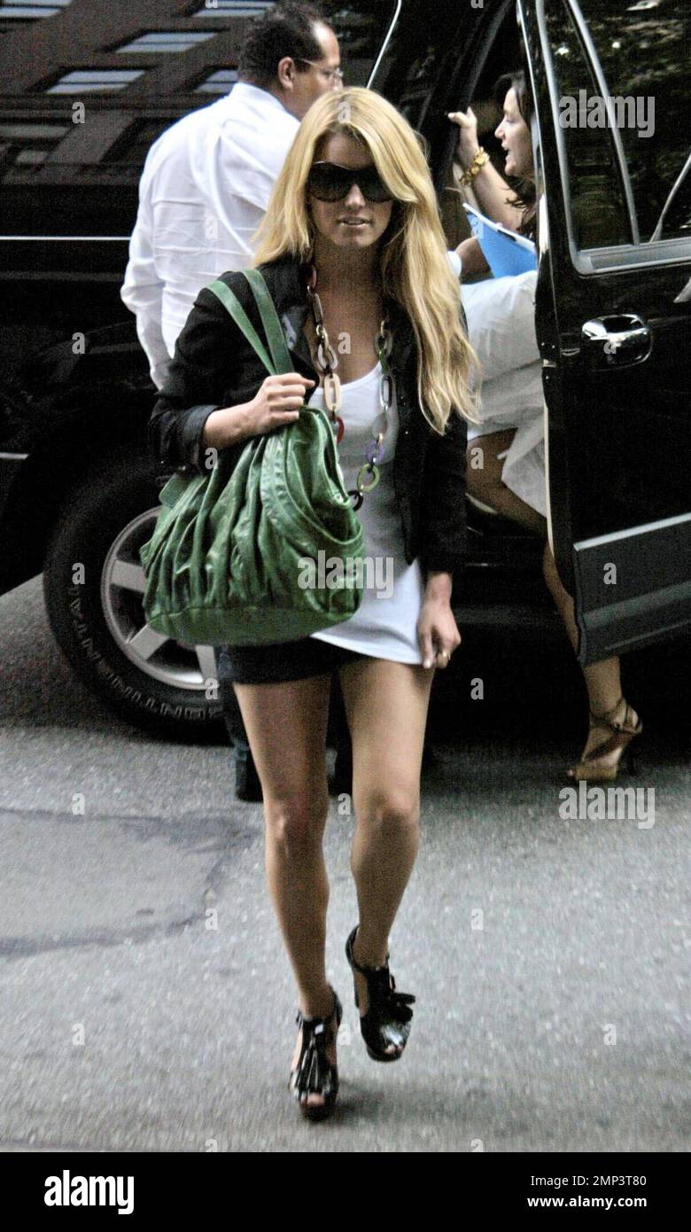 Jessica Simpson returns to her Manhattan hotel, New York, NY, 06/10/08 ...