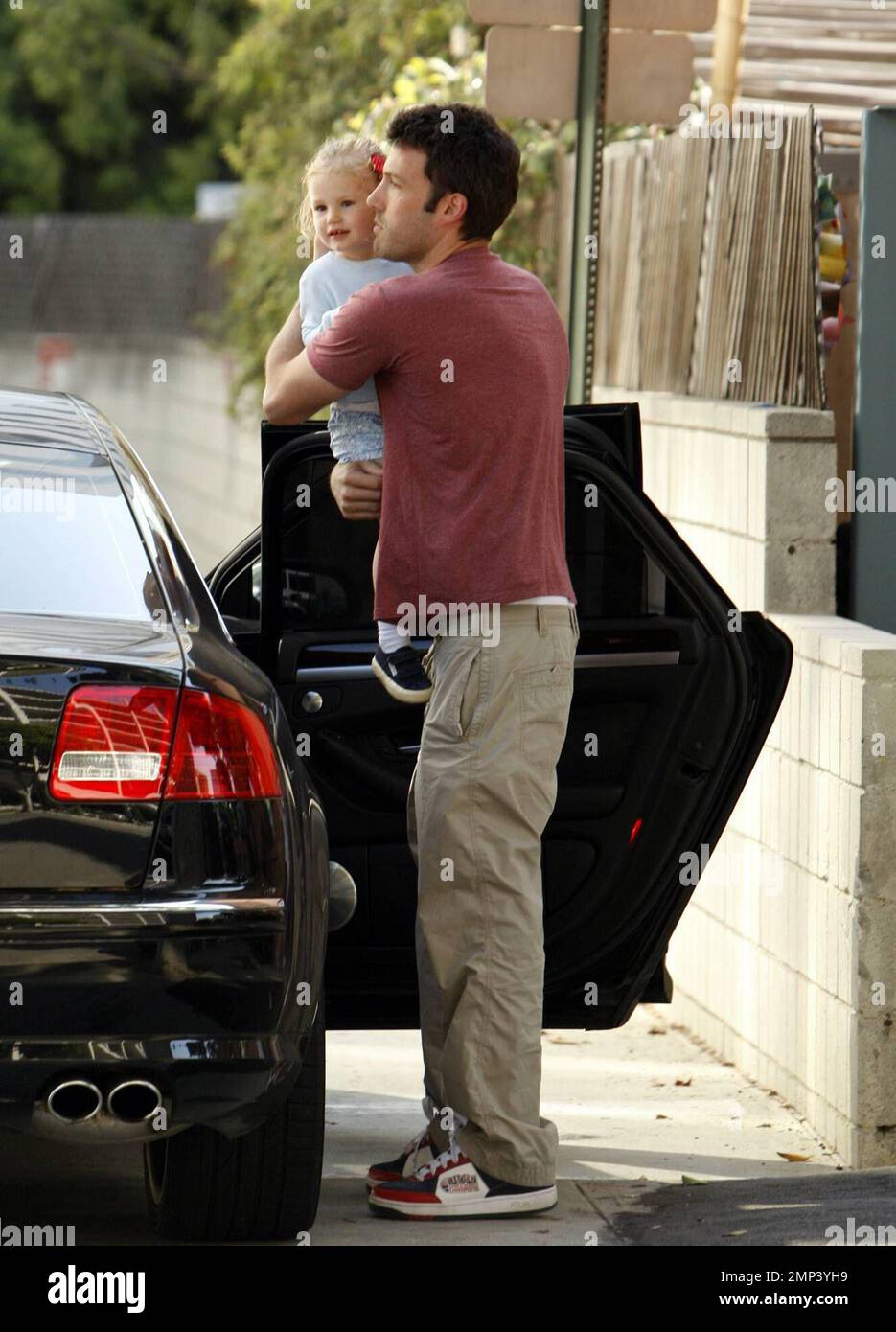 Ben Affleck and Jennifer Garner pick up their daughter, Violet, at ...