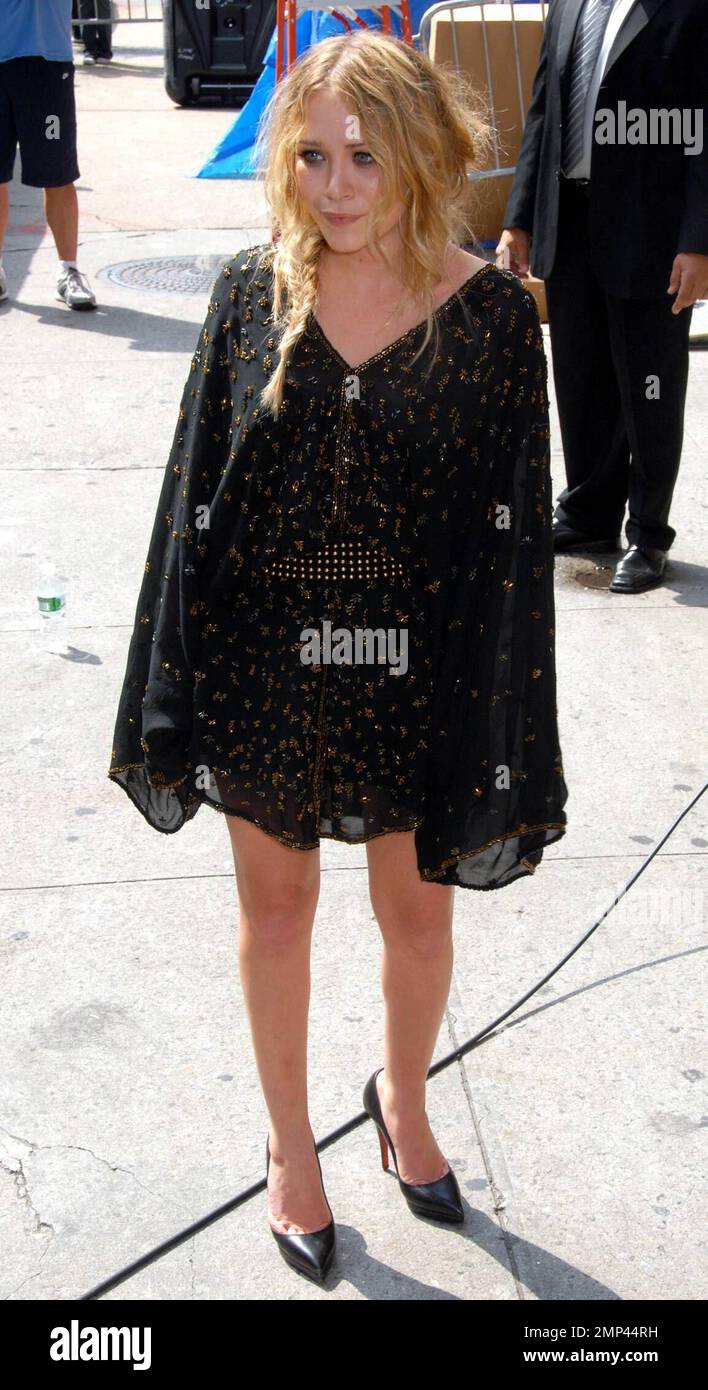 Mary-Kate Olsen poses for photos outside the "Late Show with David ...