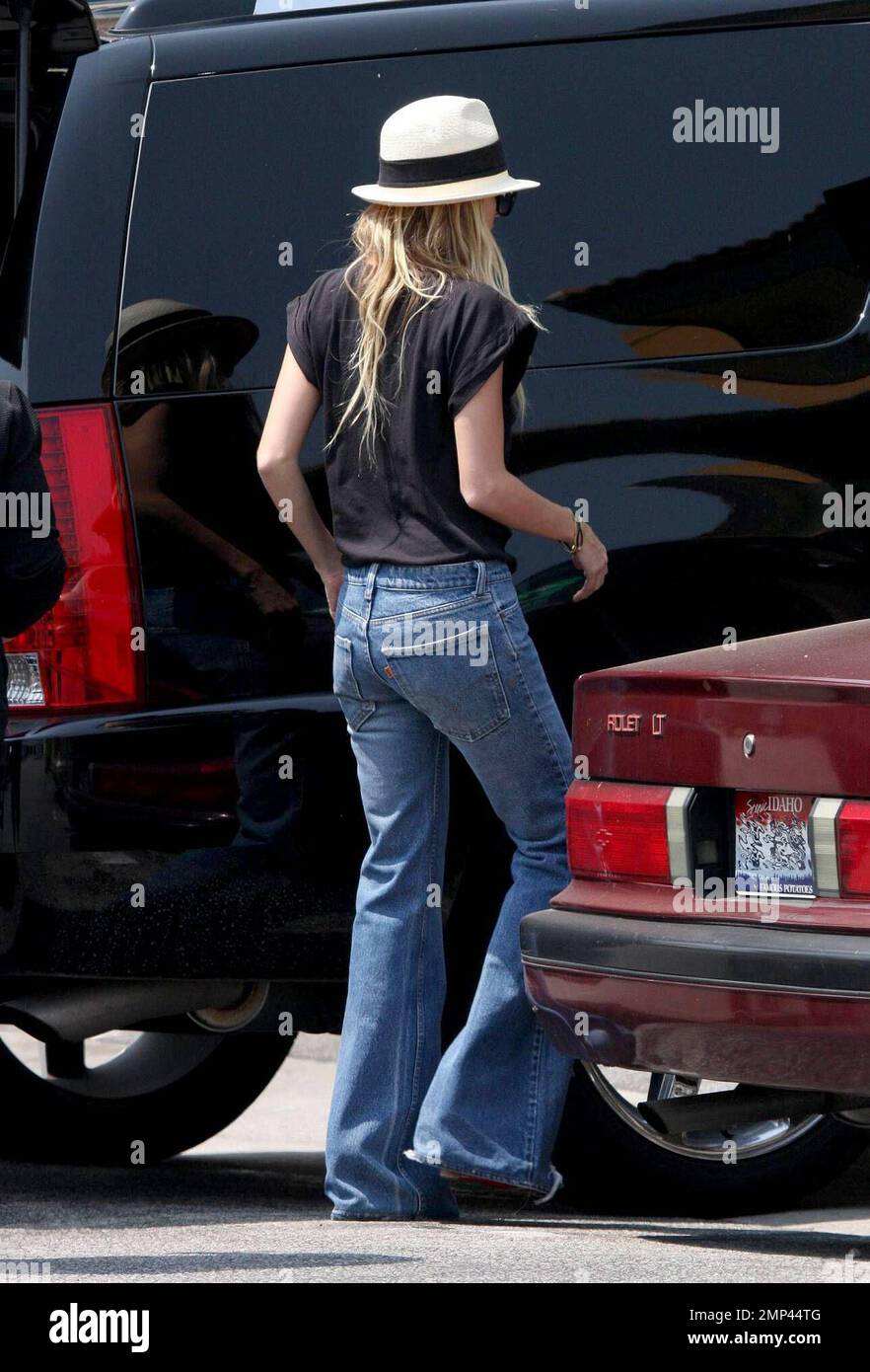Nicole Richie went grocery shopping today at Whole Foods Market in ...