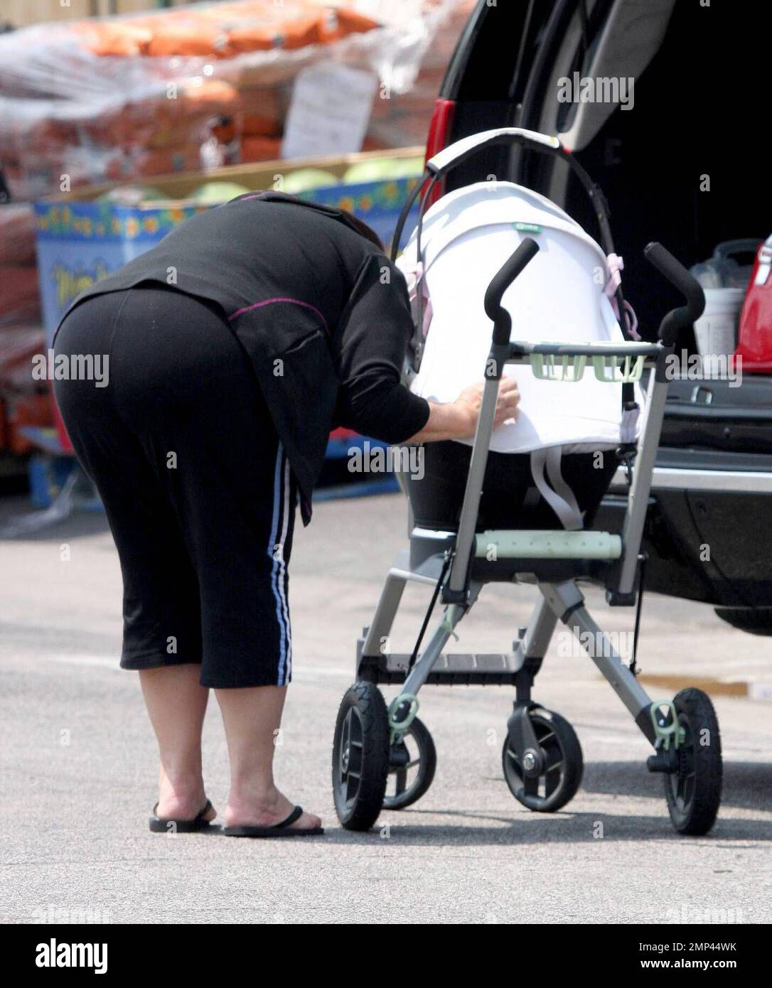 Nicole Richie went grocery shopping today at Whole Foods Market in ...