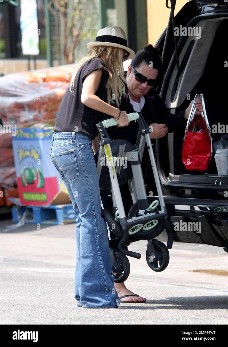 Nicole Richie went grocery shopping today at Whole Foods Market in ...