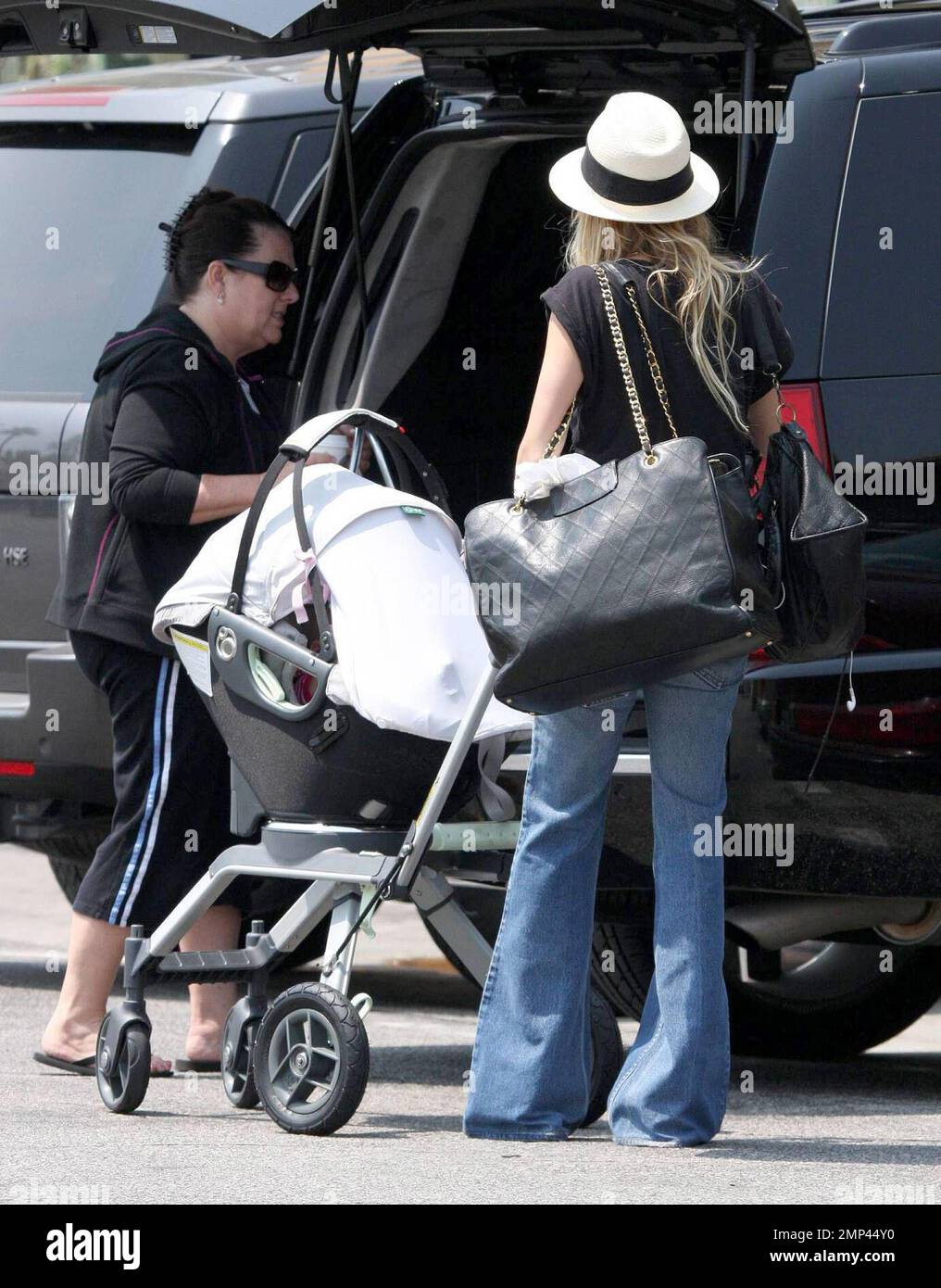 Nicole Richie went grocery shopping today at Whole Foods Market in ...