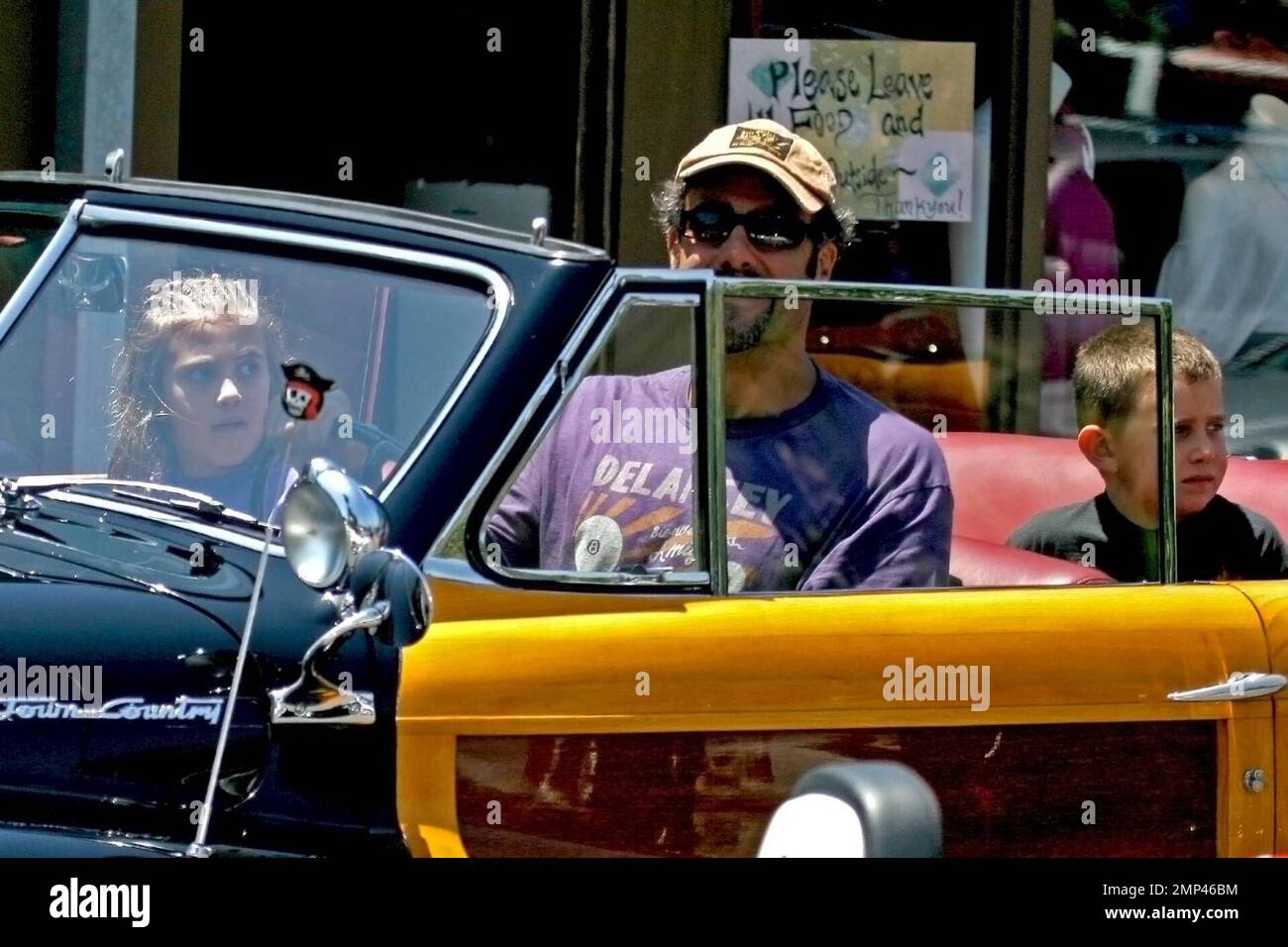 Exclusive!! Brad Garrett looks like a cartoon character behind the ...