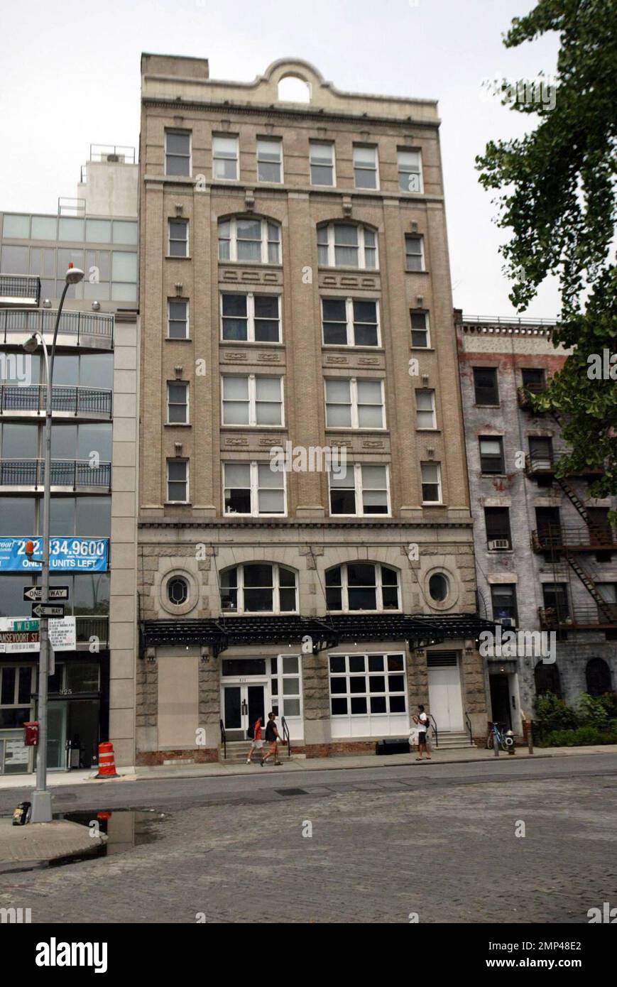 Actor ralph fiennes home hi-res stock photography and images - Alamy