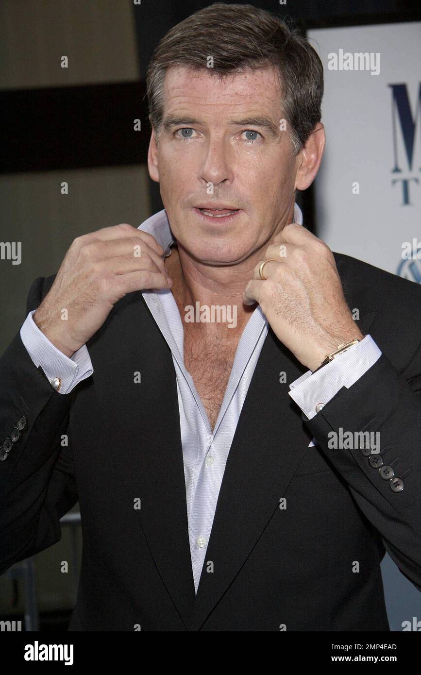 Whtie suit hi-res stock photography and images - Alamy