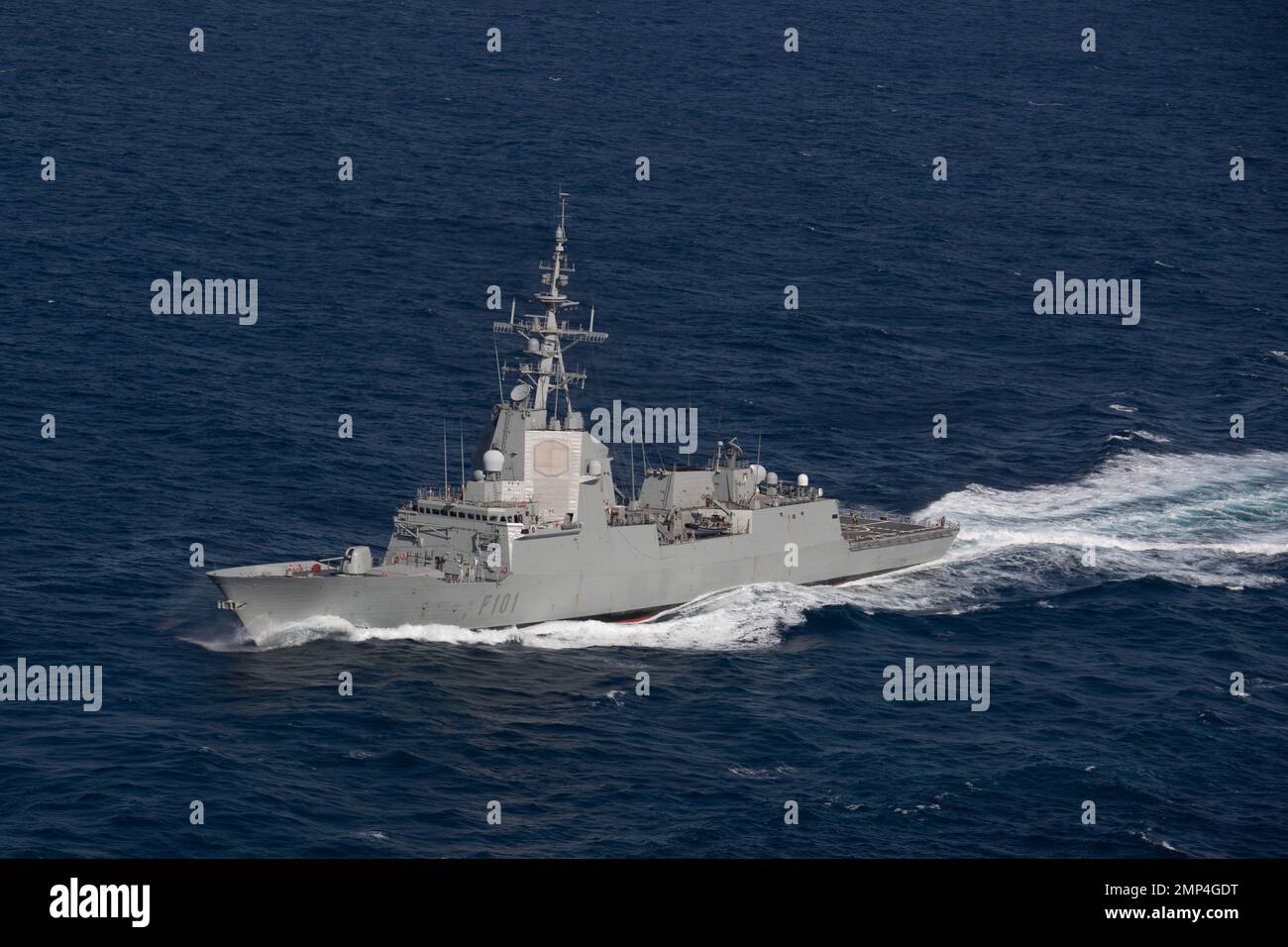 The Spanish frigate Alvaro de Bazan (F101) steams the Atlantic Ocean ...