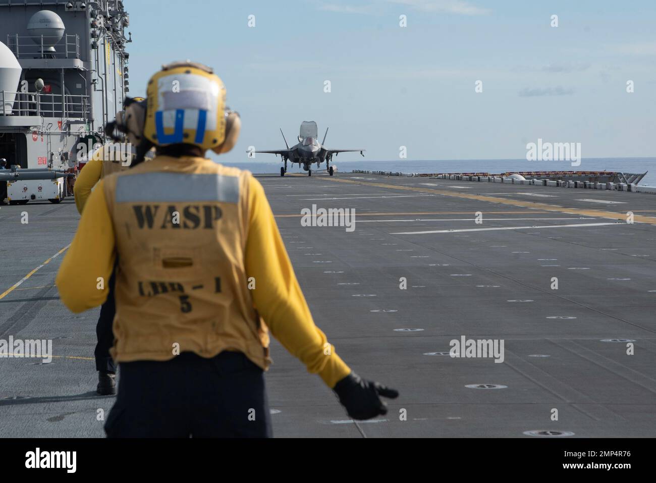 Aircraft carrier training launch hi-res stock photography and images ...