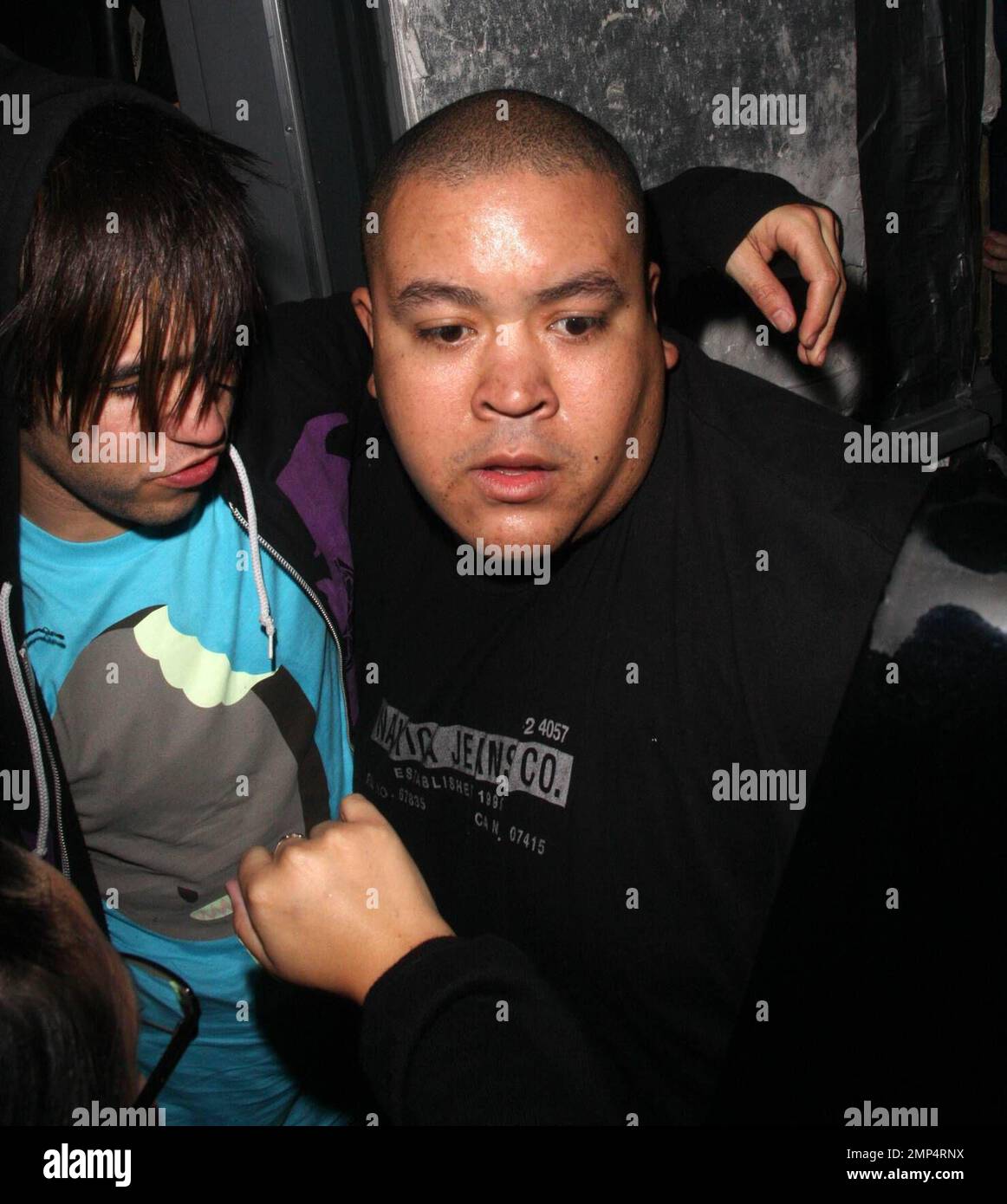 Singer and new dad Pete Wentz flanked by bodyguards leaves the ...