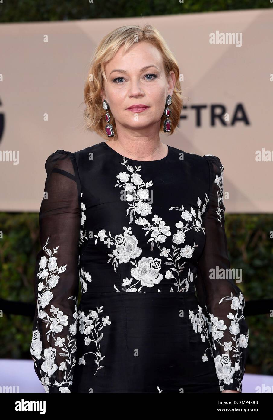 Samantha Mathis arrives at the 24th annual Screen Actors Guild Awards ...