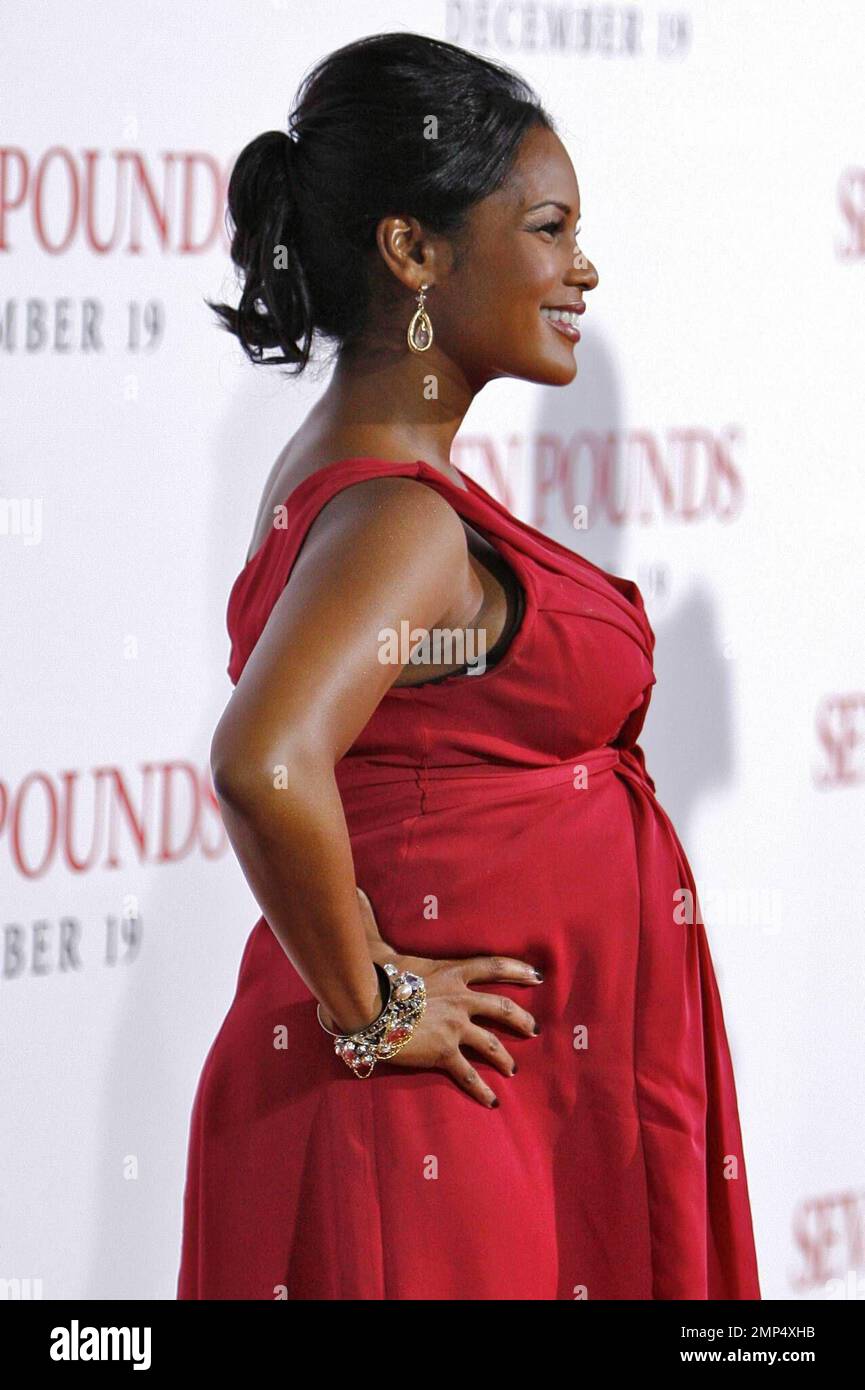 Robinne Lee arrives at the premiere of Seven Pounds at Mann's Village ...