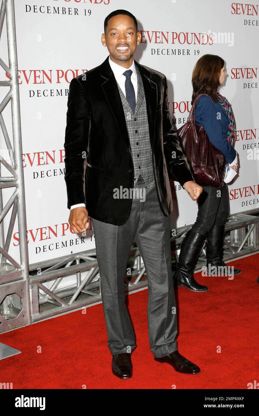 Will Smith arrives at the premiere of Seven Pounds at Mann's Village in ...
