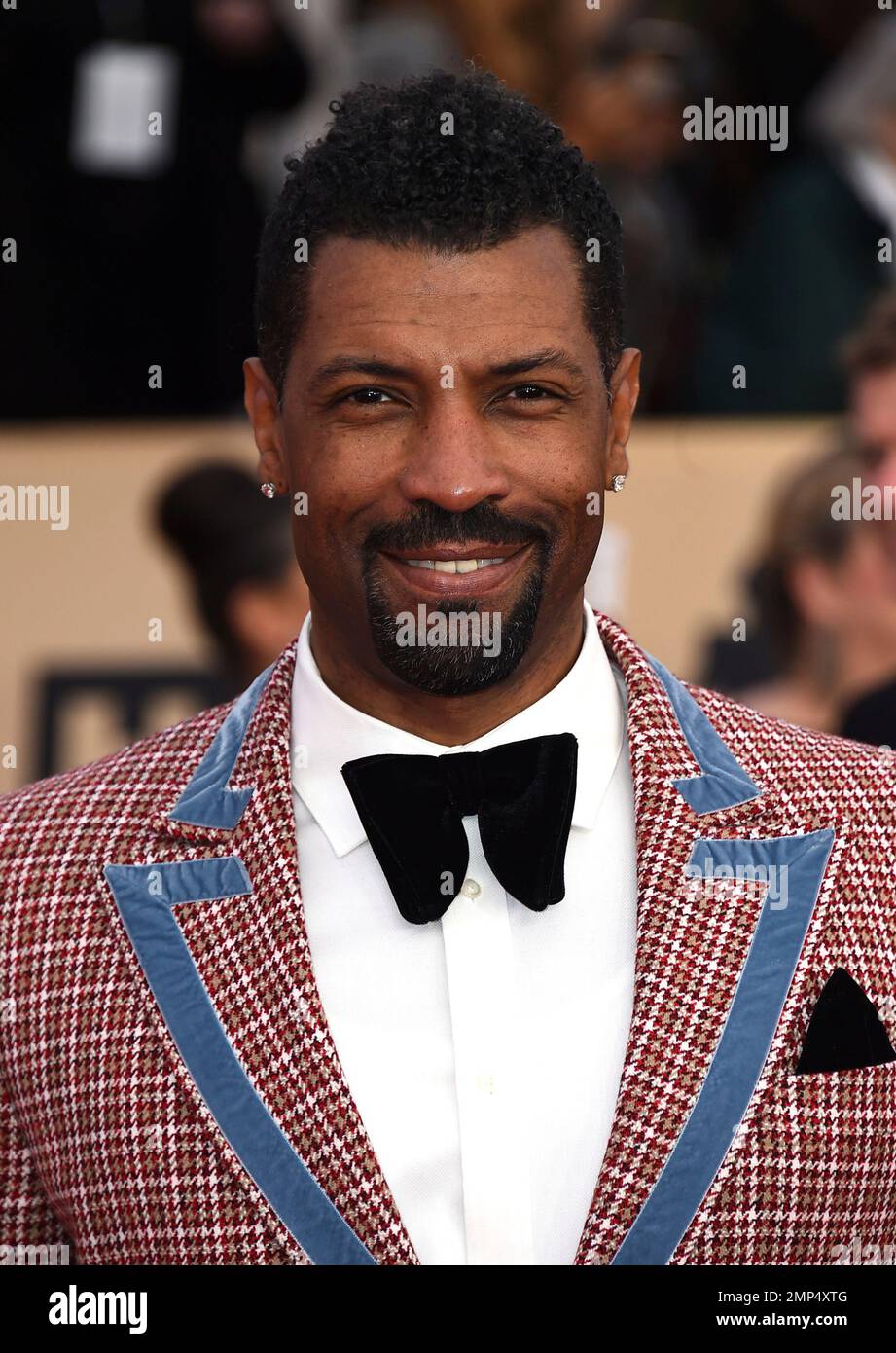 Deon Cole arrives at the 24th annual Screen Actors Guild Awards at the ...