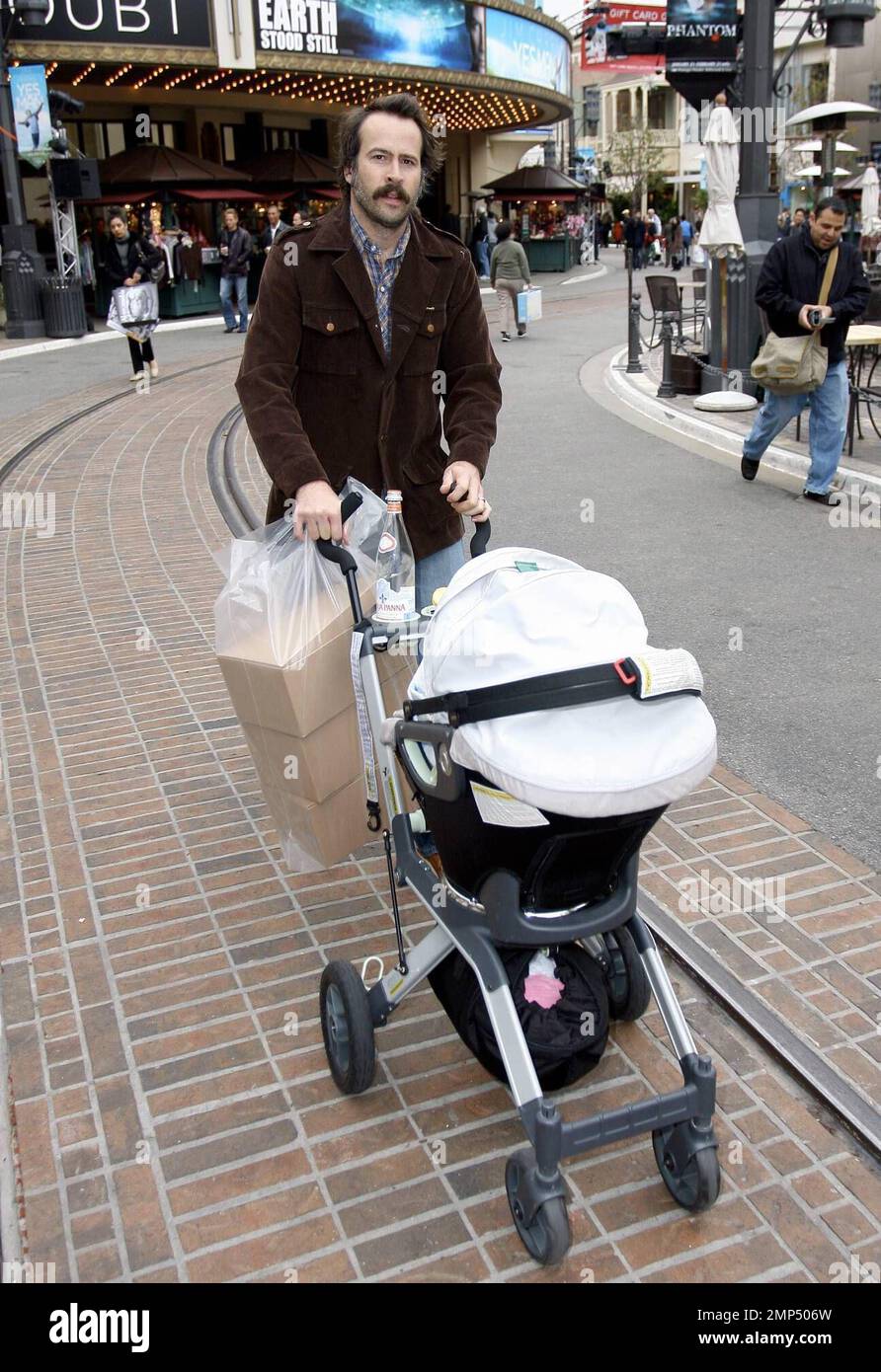 "My Name Is Earl" star Jason Lee spends some quality time with his ...