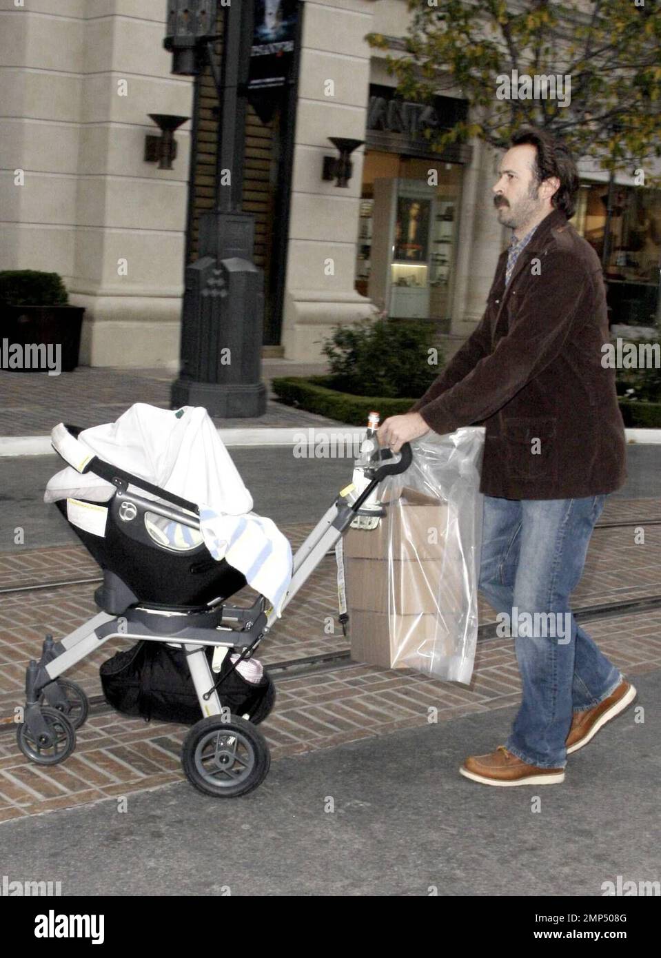 "My Name Is Earl" star Jason Lee spends some quality time with his ...