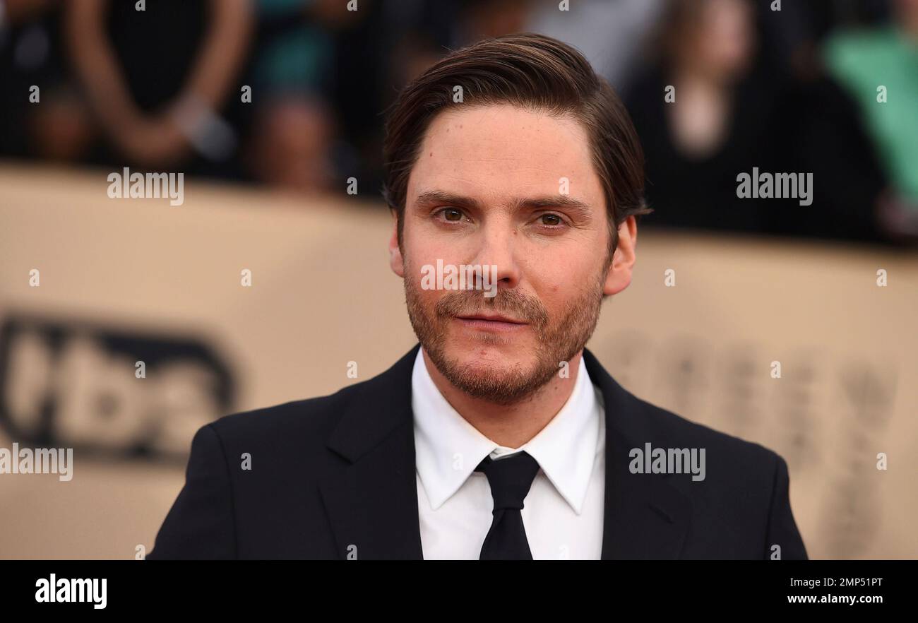 Daniel Bruhl arrives at the 24th annual Screen Actors Guild Awards at ...