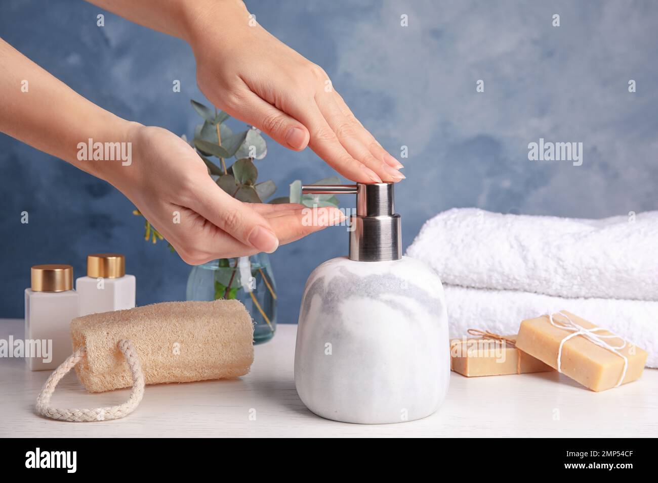 Using shampoo hi-res stock photography and images - Alamy
