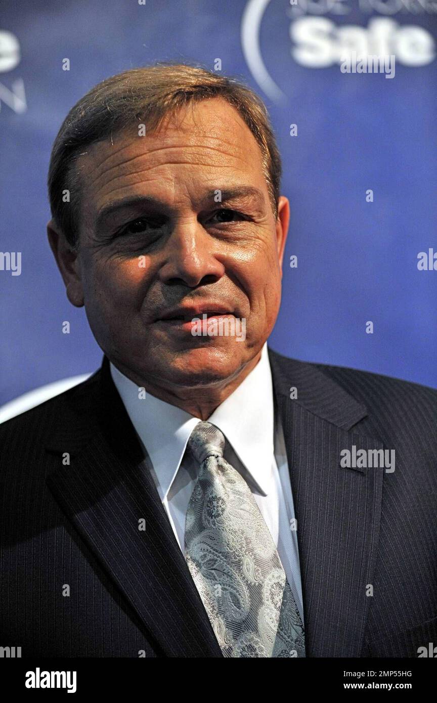 Grizzlie's head coach Mike Fratello at Joe Torre's Reuniting the 1998 ...