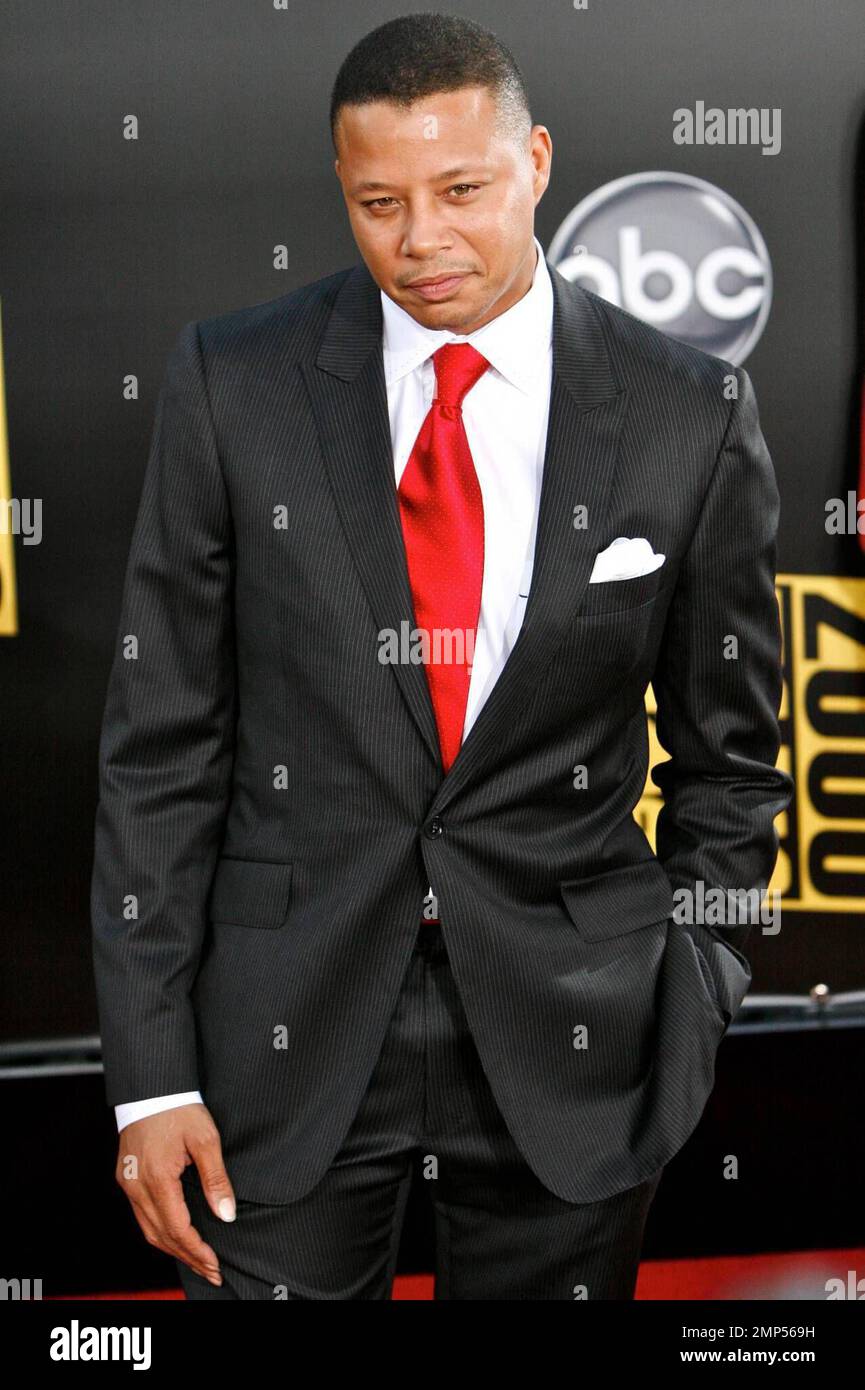 Terrence Howard arrives at the 2008 American Music Awards at the Nokia ...