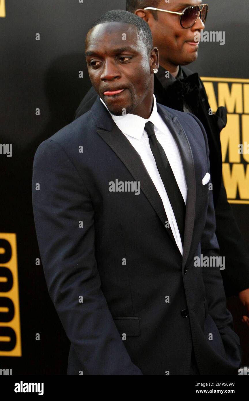 Akon arrives at the 2008 American Music Awards at the Nokia Theatre in ...