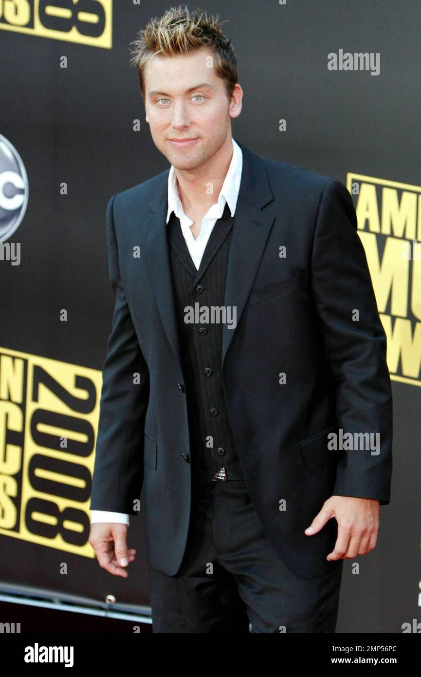 Lance Bass arrives at the 2008 American Music Awards at the Nokia ...