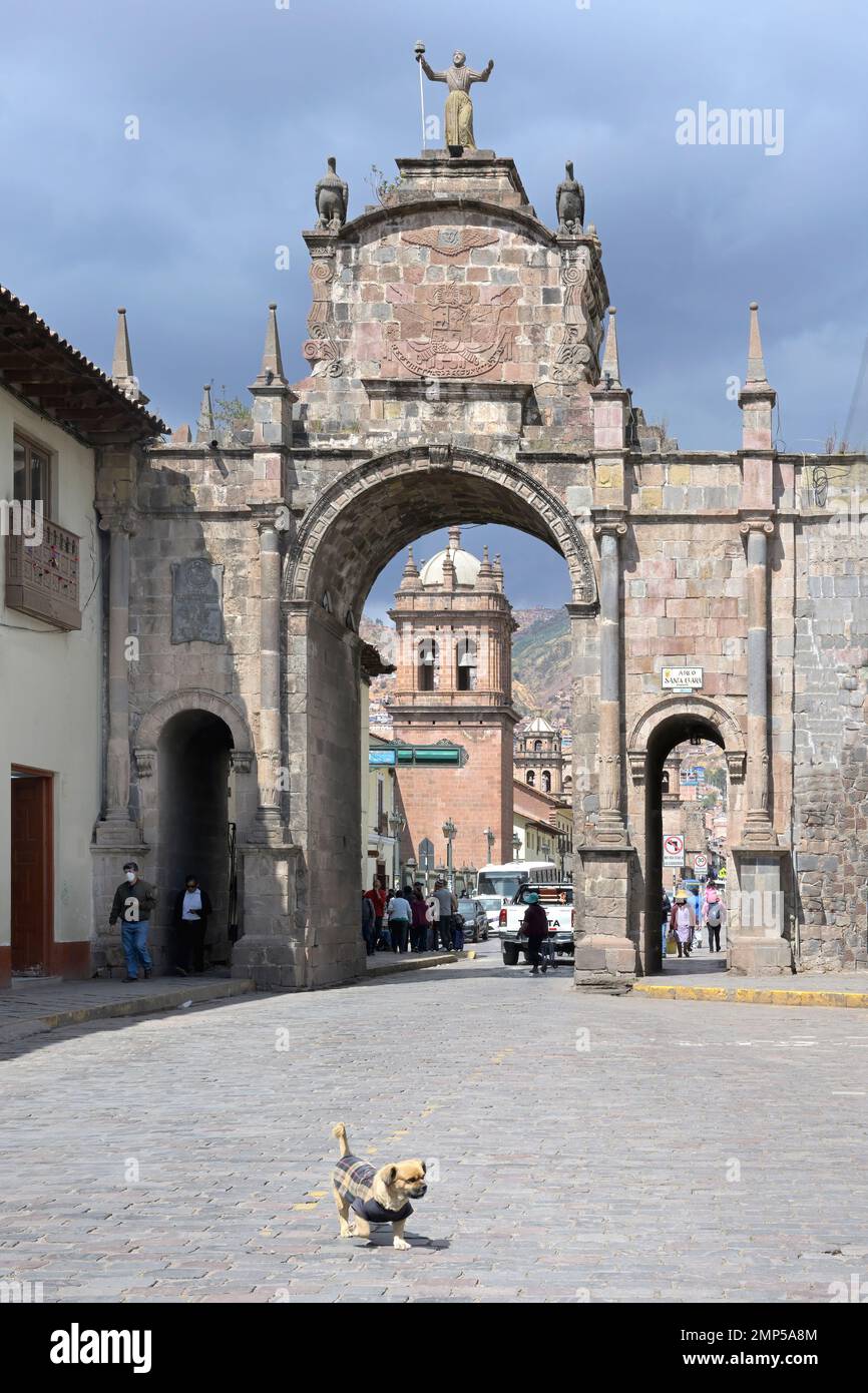 Santa Clara arch and temple, Cusco, Peru Stock Photo - Alamy