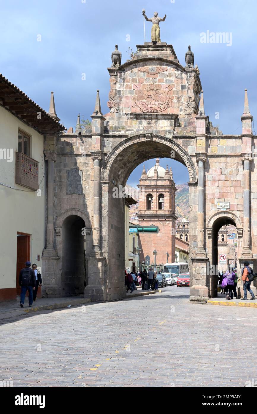 Santa Clara arch and temple, Cusco, Peru Stock Photo - Alamy