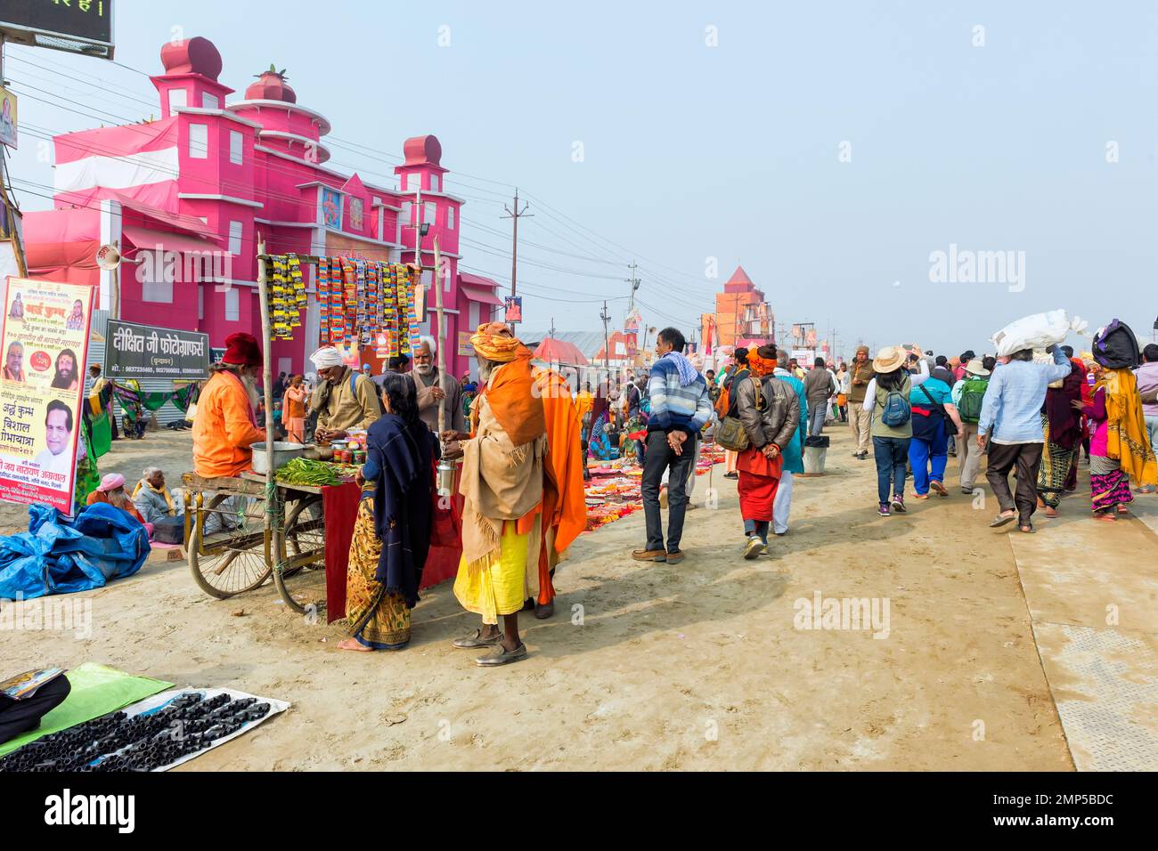 Pilgrims on the way to Allahabad Kumbh Mela, World’s largest religious ...