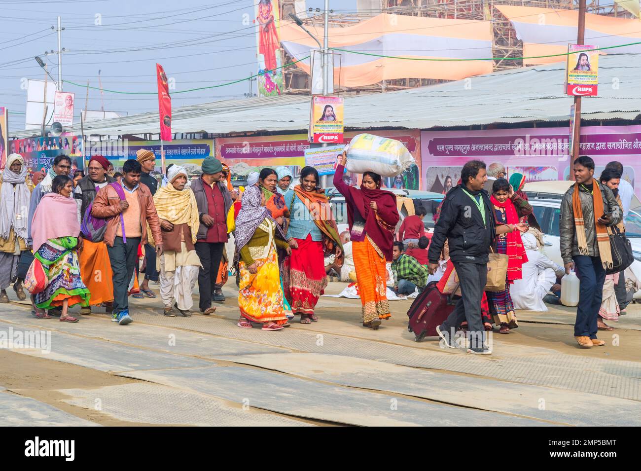 Pilgrims on the way to Allahabad Kumbh Mela, World’s largest religious ...
