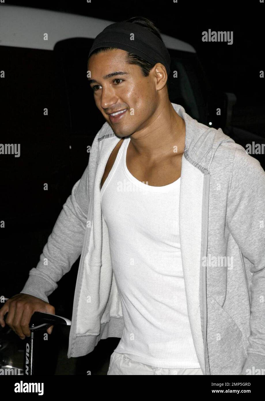 Mario Lopez competes in the Nautica Malibu Triathlon in Malibu, CA. 9 ...
