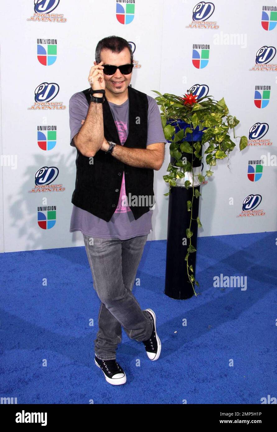 Aleks Syntek arrives at Univision's 2009 Premios Juventud at the Bank ...