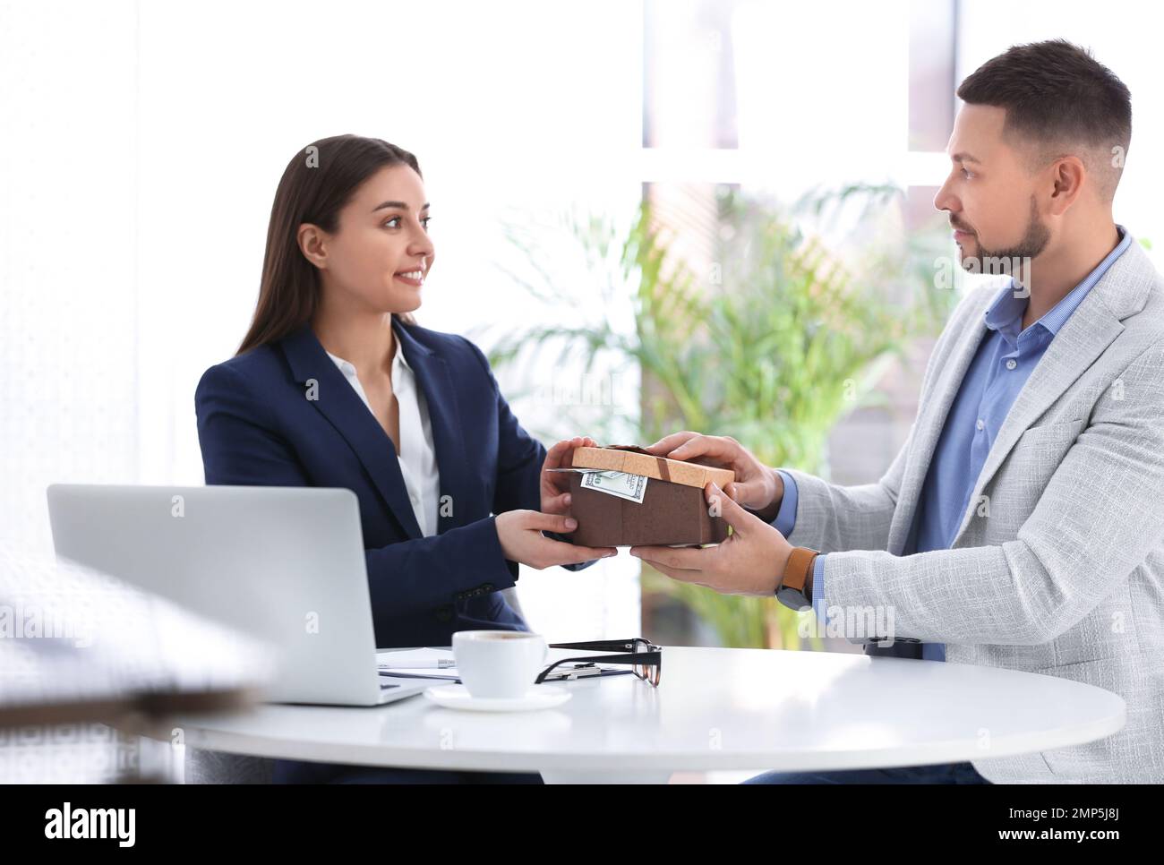 Smiling scammer hi-res stock photography and images - Alamy